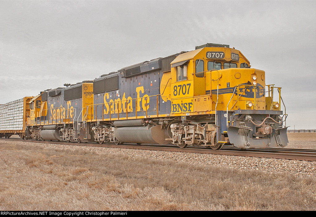 BNSF 8707 and BNSF 8717 Lead M-LINLIN1-20
